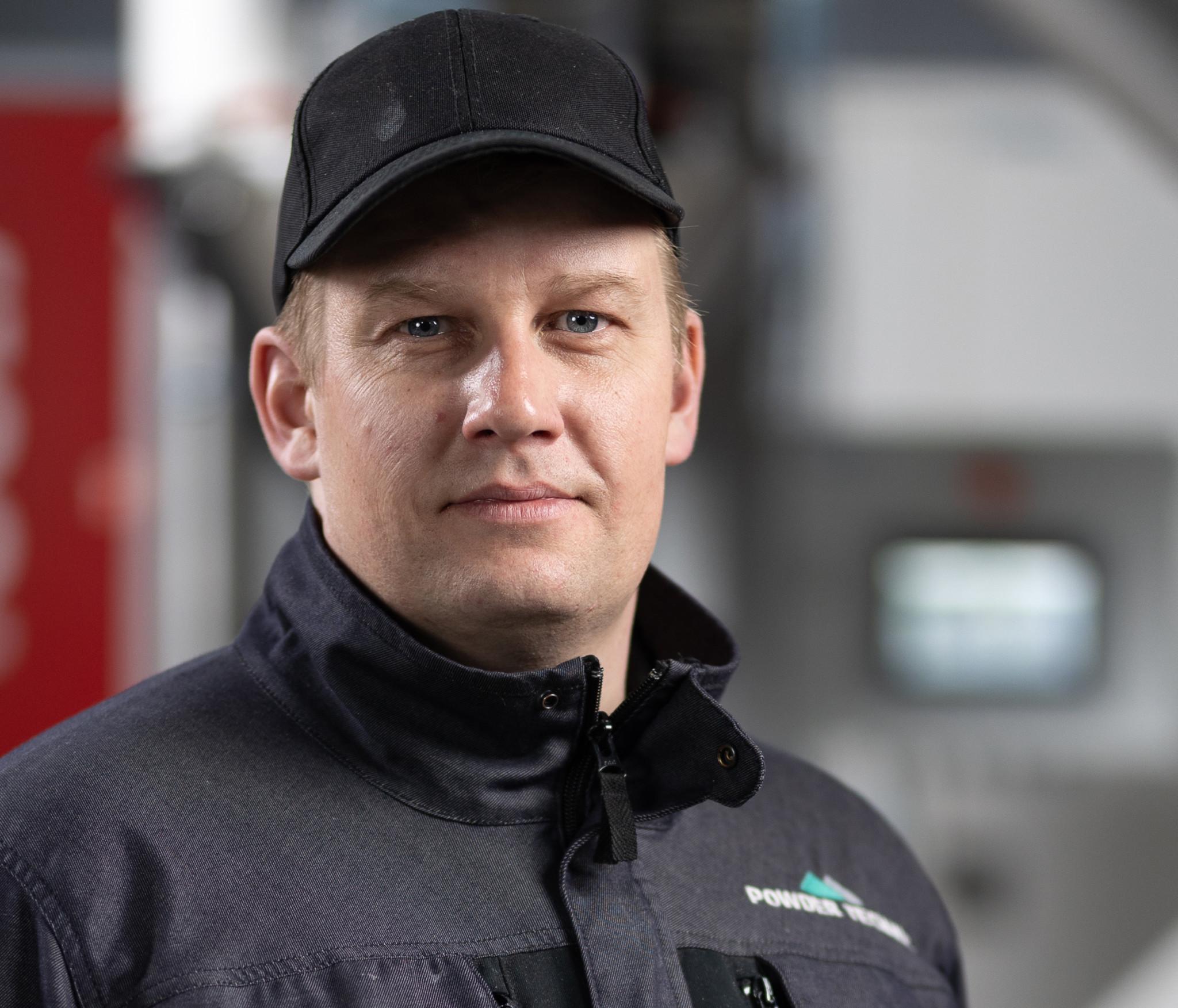 Powdea recruits the leader of the installation team - Powdea